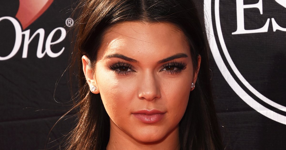 Kendall Jenner Snaps Super Sexy Photo In Her Underwear