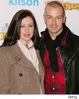 Joey Lawrence's Family Blossoms | toofab.com