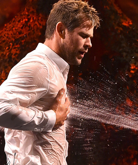 Chris Hemsworth Shows Off Buff Bod in Wet T-Shirt Contest With Jimmy ...